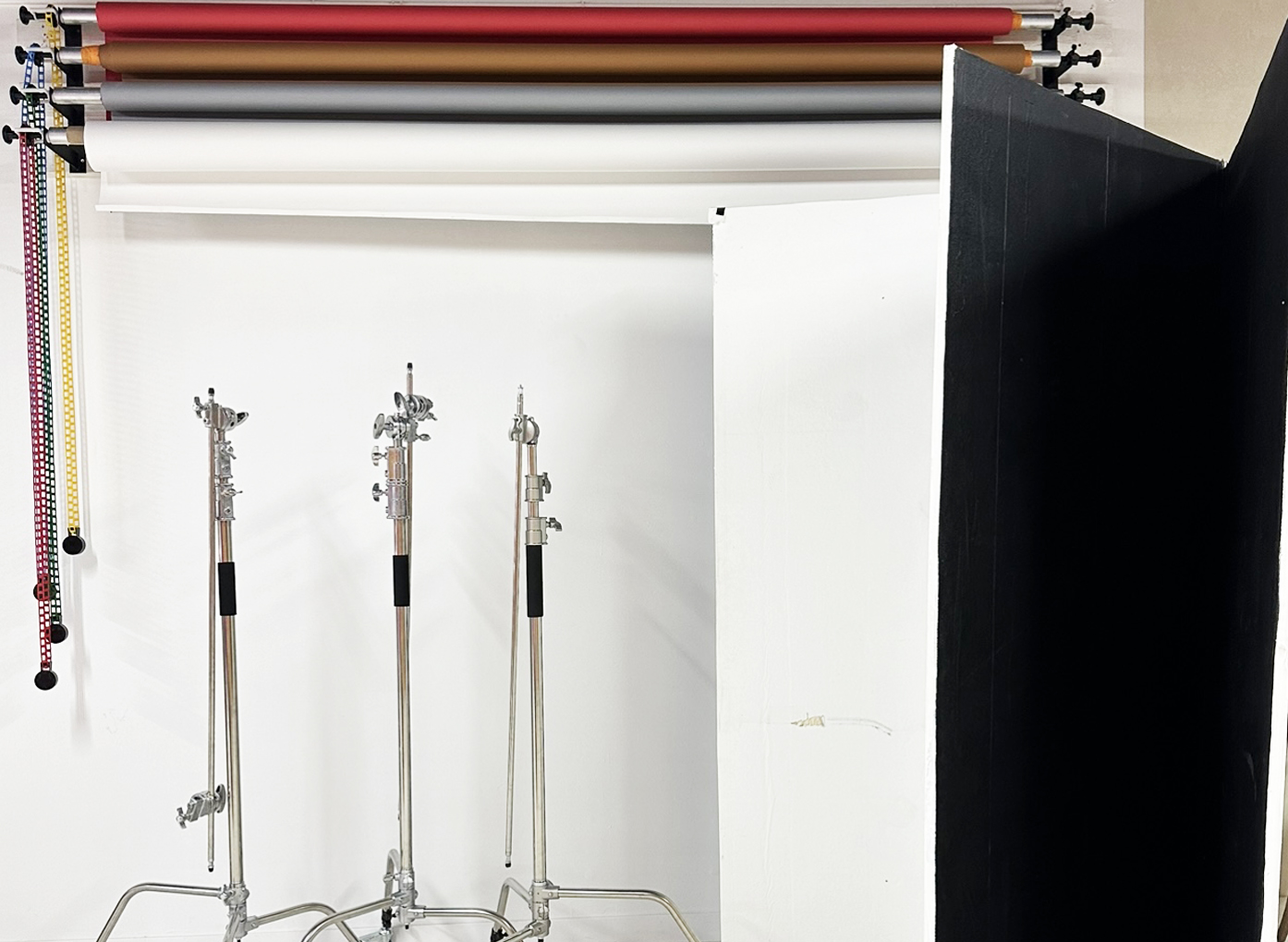 Studio Photography: Pros & Cons Guide